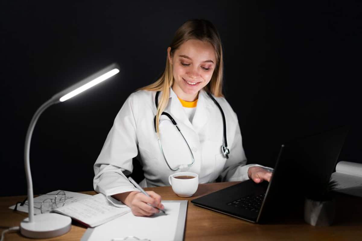 What does a virtual medical scribe do? Benefits of remote scribes.