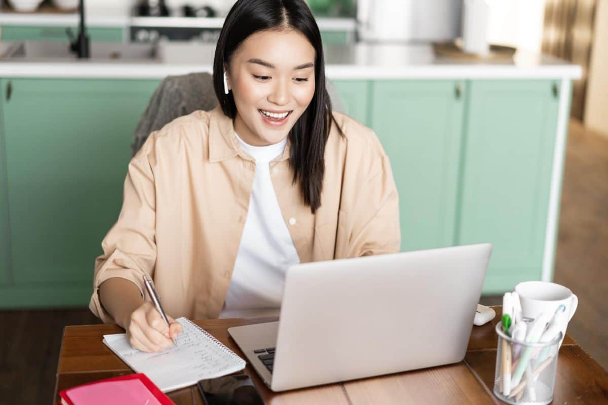 Virtual Assistant Administrative Services: A Full Guide